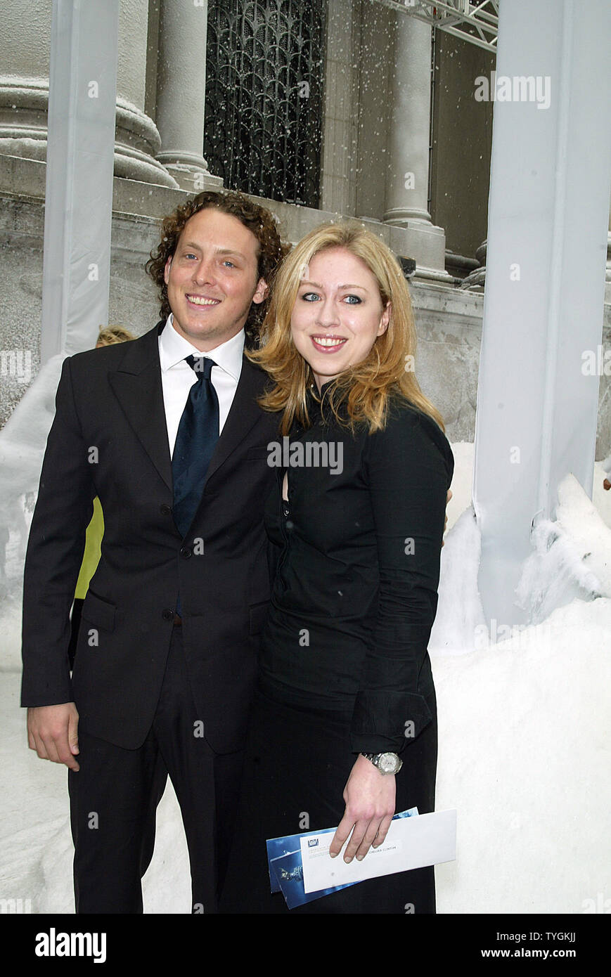 Chelsea Clinton and boyfriend Ian Klaus pose for pictures at the ...