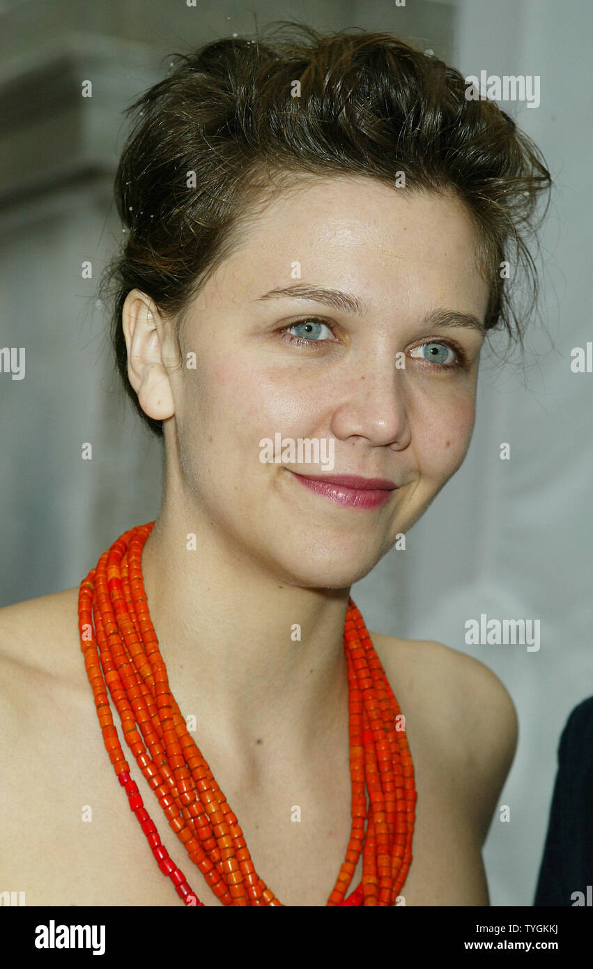 Maggie Gyllenhaal poses for pictures at the premiere of "The Day After ...