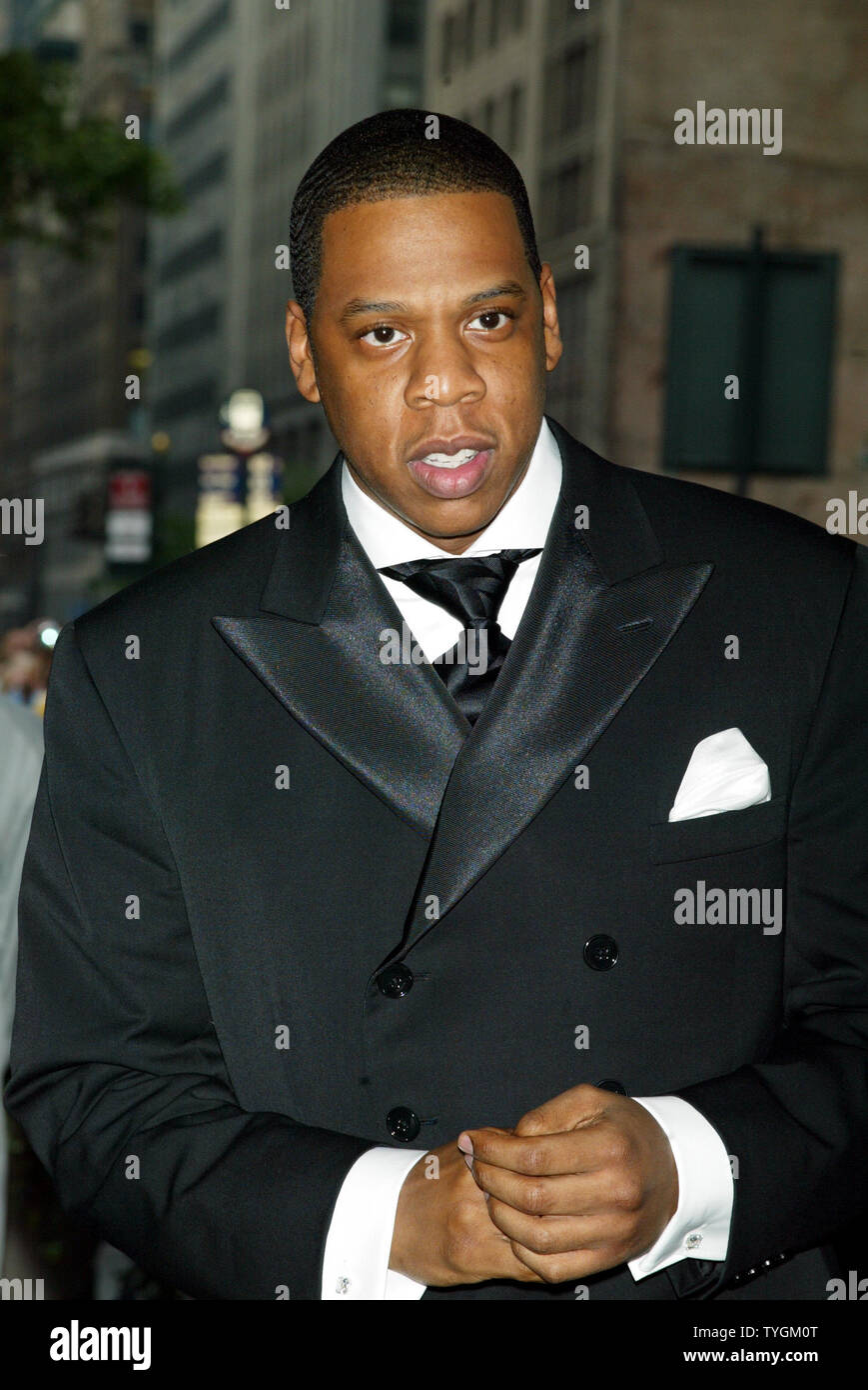 Jay-Z poses for pictures at the 2004 CFDA Fashion Awards at the New ...