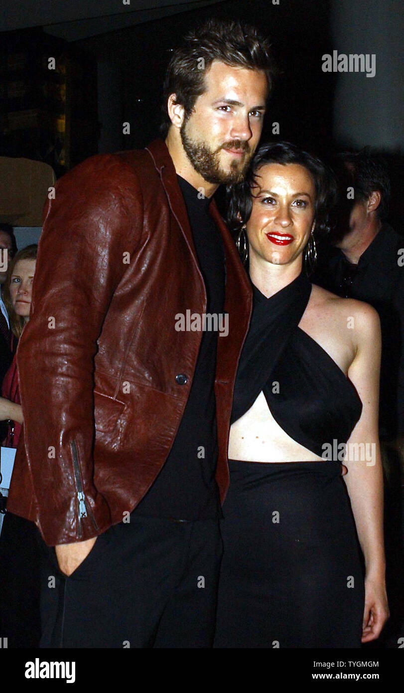 Actor Ryan Reynolds and his girlfriend singer Alanis Morissette (who ...