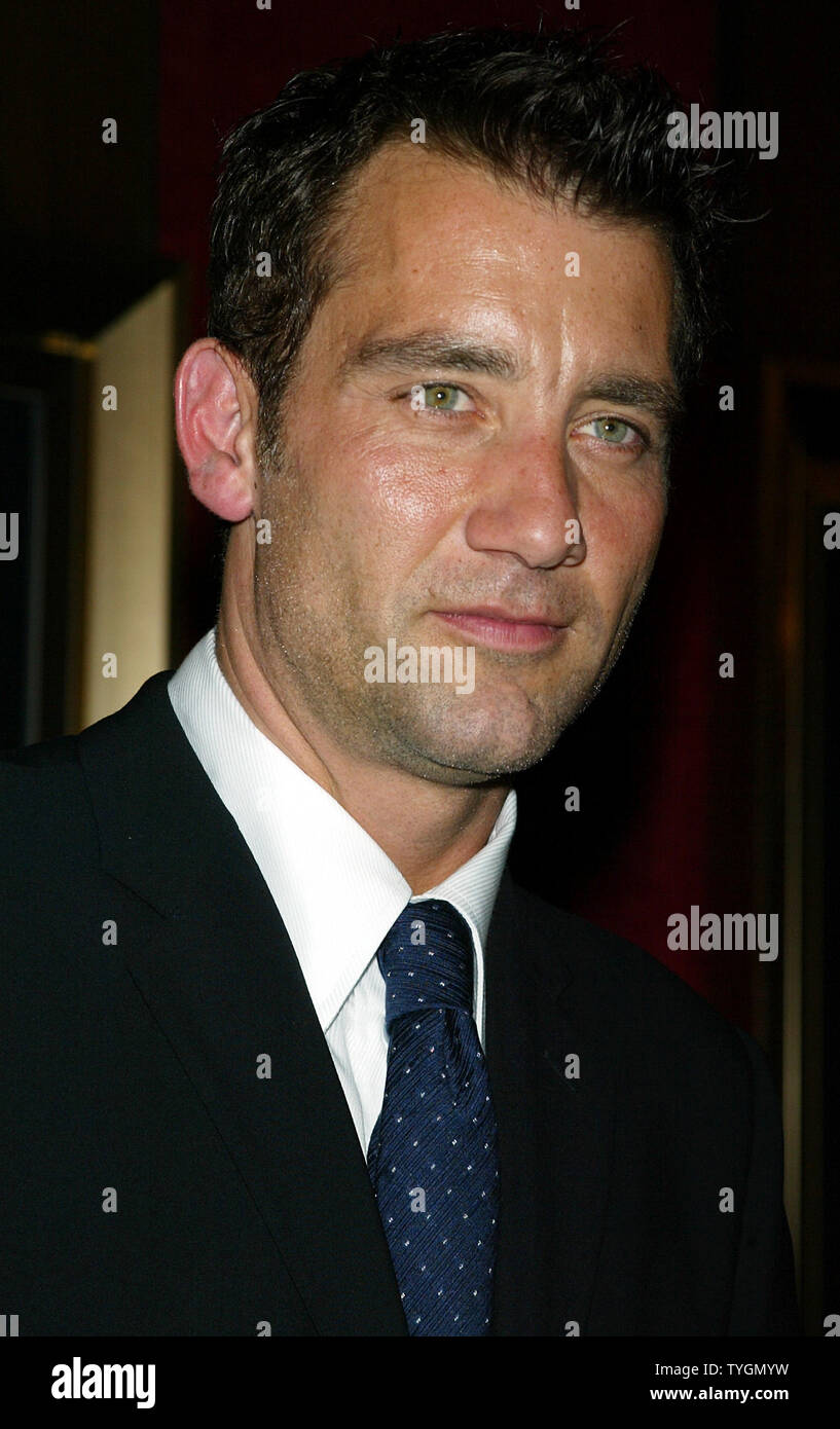 Clive owen king arthur hi-res stock photography and images - Alamy