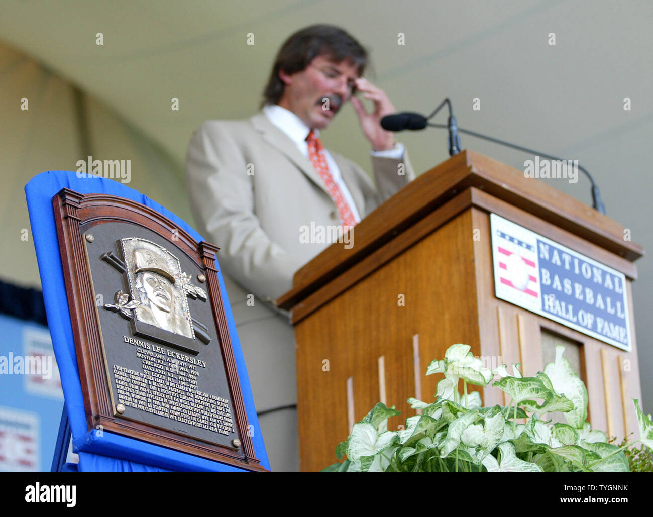 Dennis Eckersley holds back tears during his Baseball Hall of Fame ...