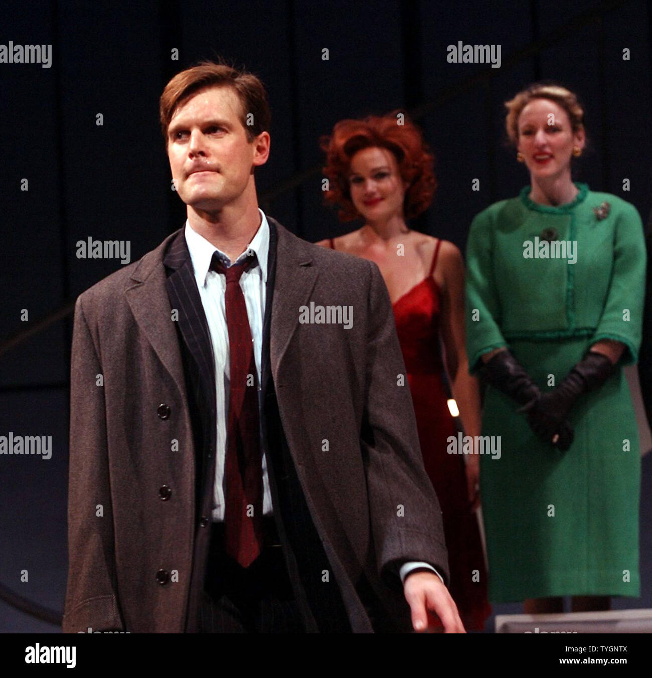 Actress Carla Gugino and Vivienne Benesch (l to r) look on while Peter ...