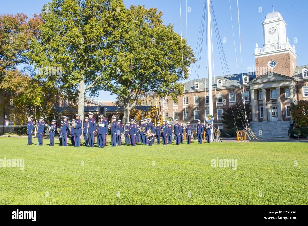 NEW LONDON, Conn - Members of the U.S. Coast Guard band march in ...