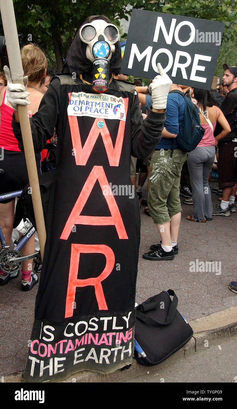 Economic human rights hi-res stock photography and images - Alamy