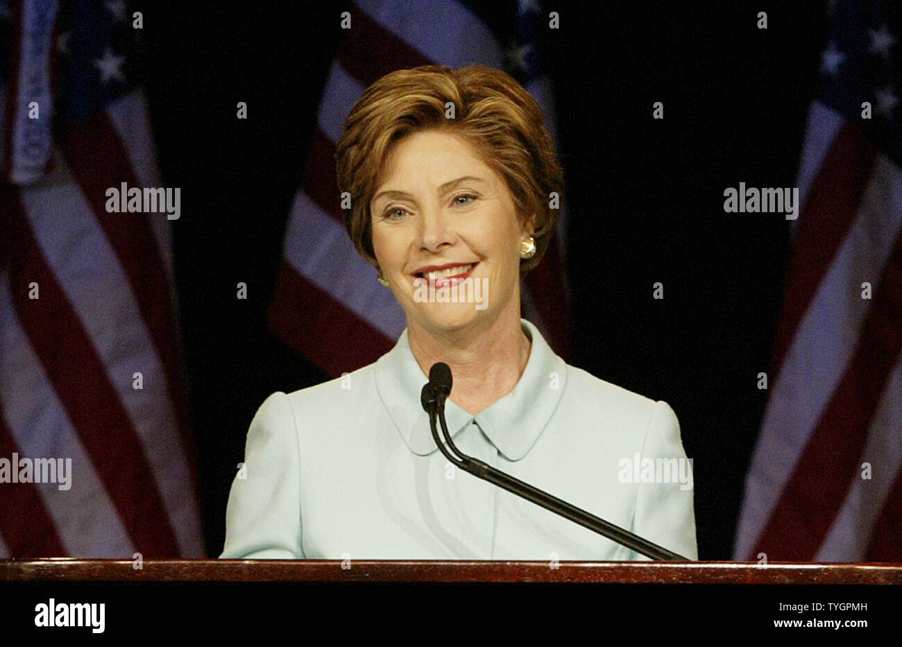 First Lady Laura Bush, receives applause as she begins her speech to ...