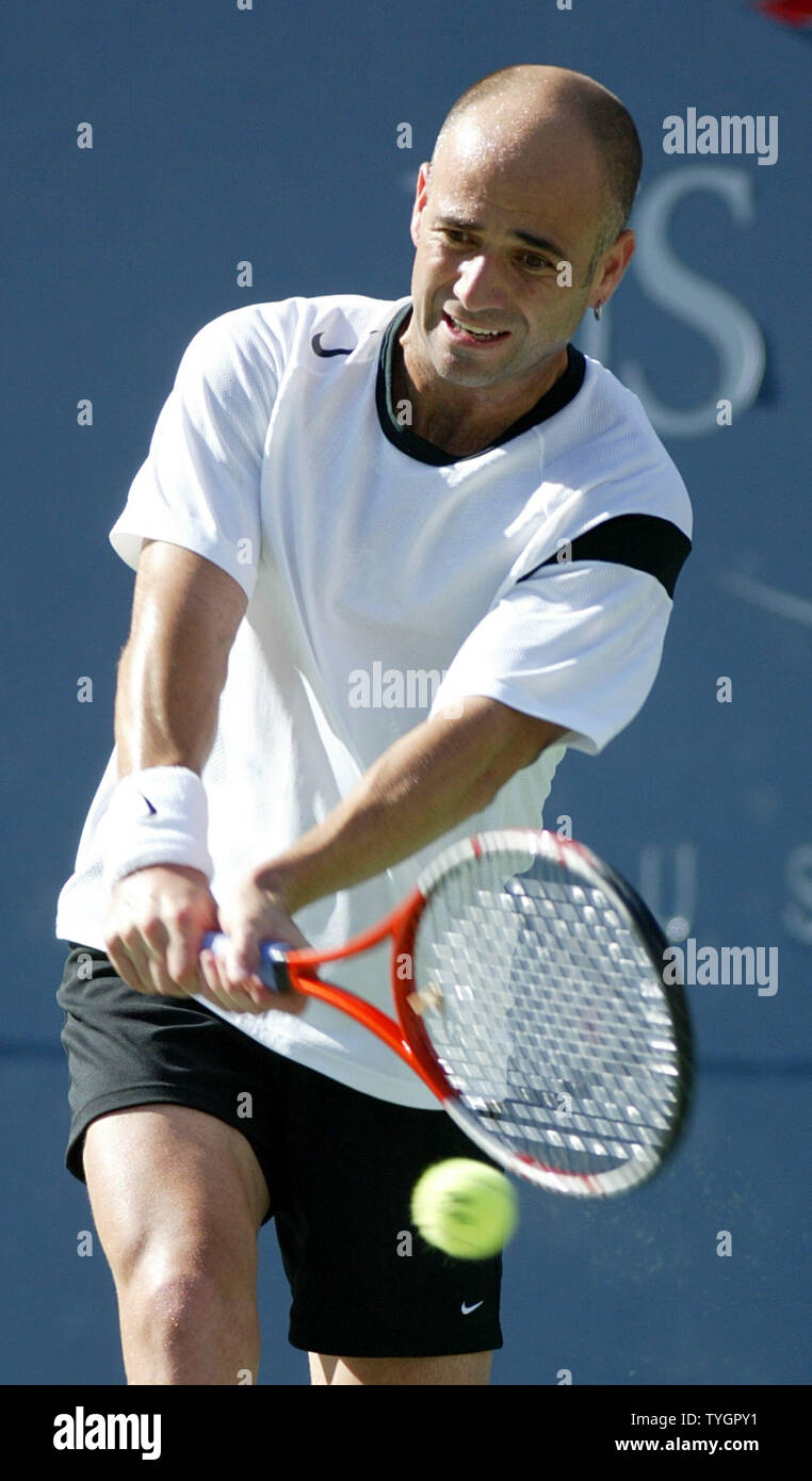 Andre agassi in action hi-res stock photography and images - Alamy