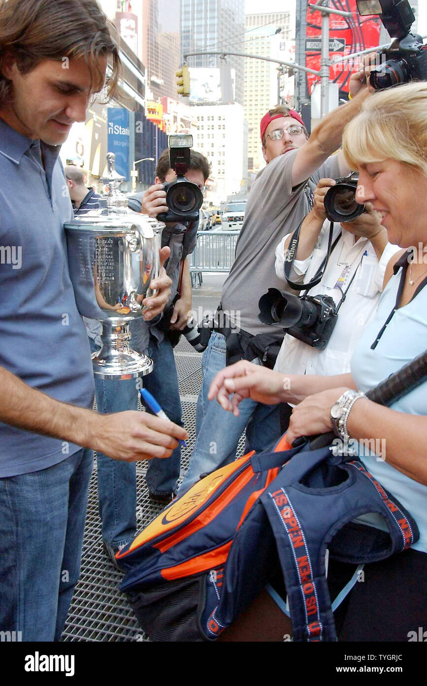 2004 roger federer us open hi-res stock photography and images - Alamy
