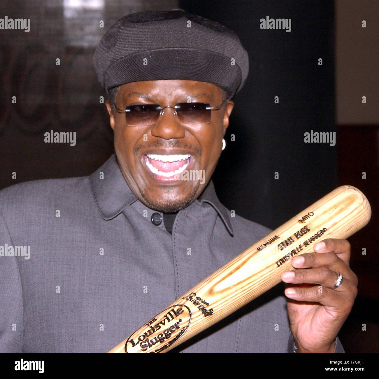 Actor/comedian Bernie Mac kisses the bat that he used in the film "Mr ...