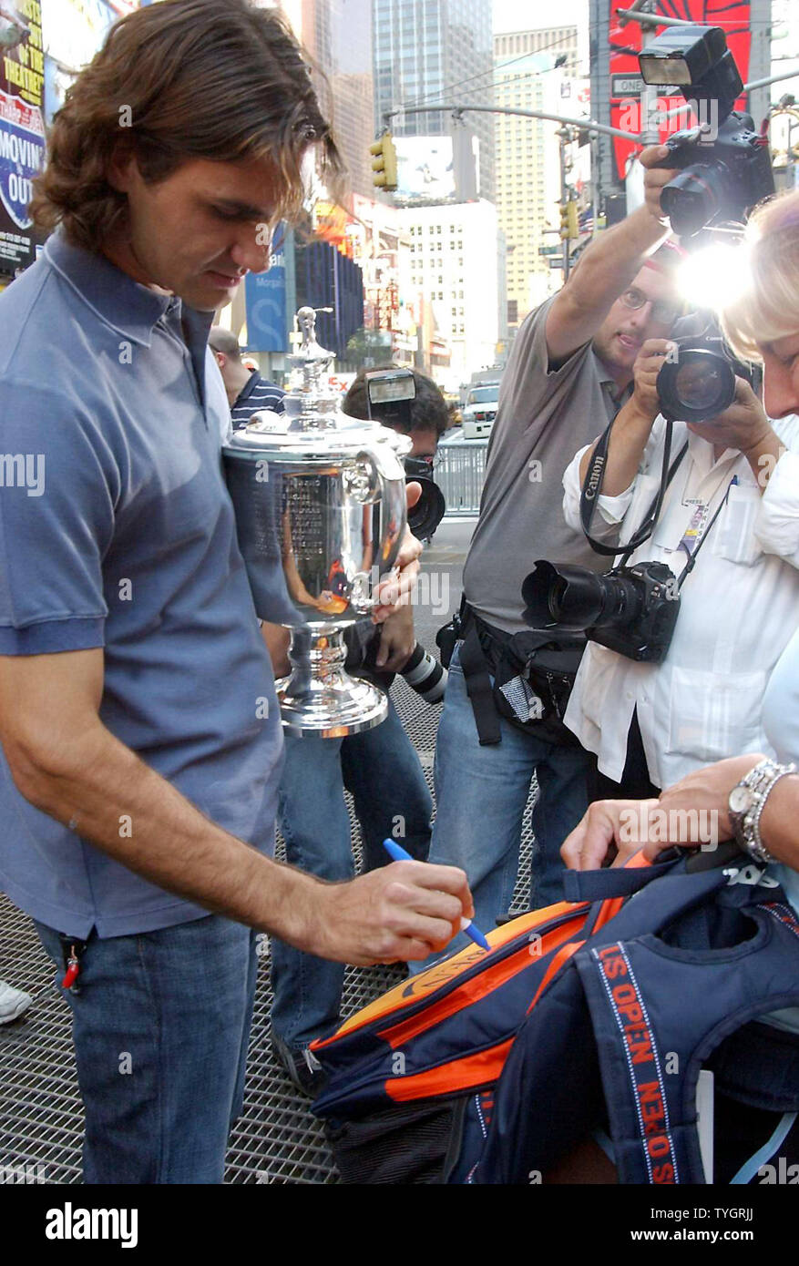 2004 roger federer us open hi-res stock photography and images - Alamy