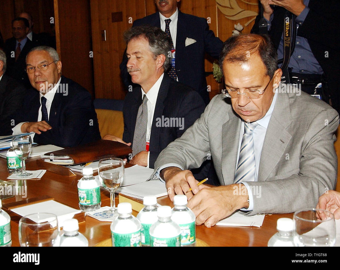 Colin powell at un hi-res stock photography and images - Alamy