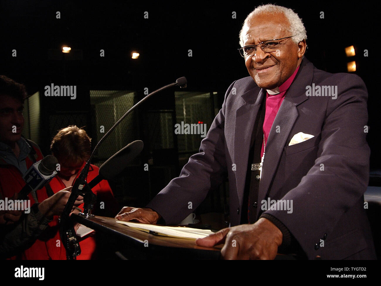 1984 nobel peace prize desmond tutu hi-res stock photography and images ...
