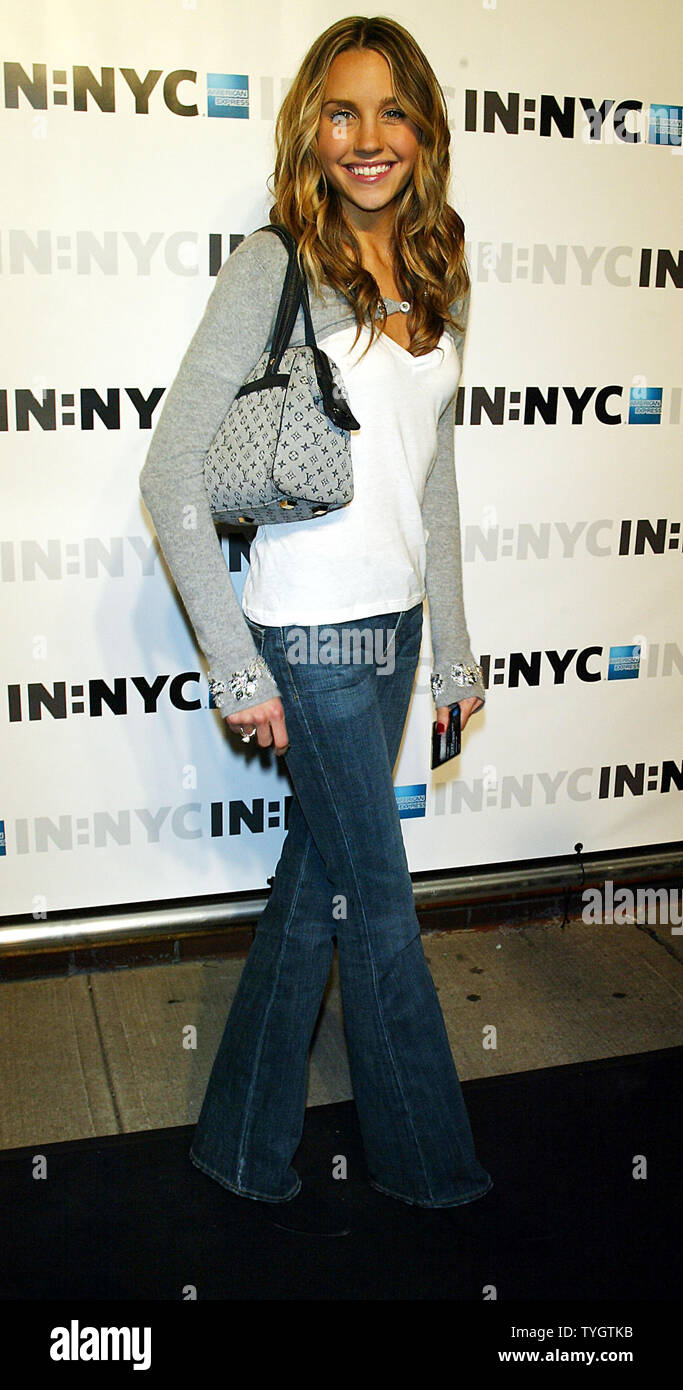 Amanda laura bynes hi-res stock photography and images - Alamy