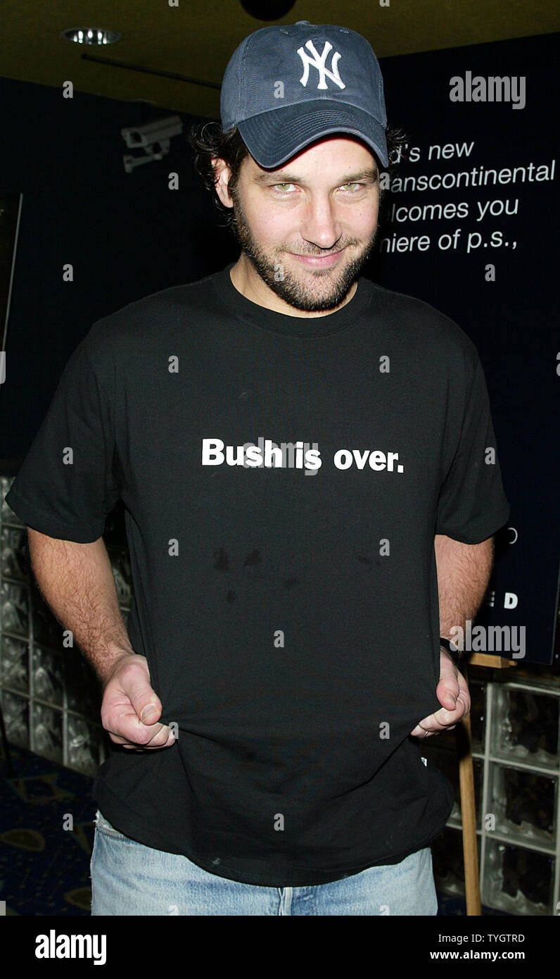 Paul Rudd poses for pictures at the premiere of "p.s." at the Clearview ...