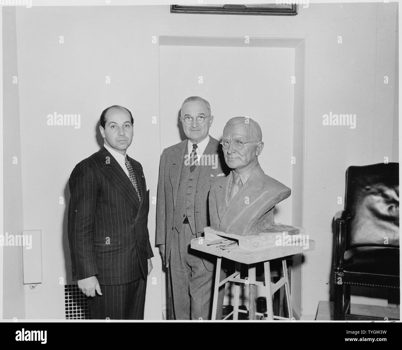 President Truman poses with artist Felix de Weldon and the bust the ...