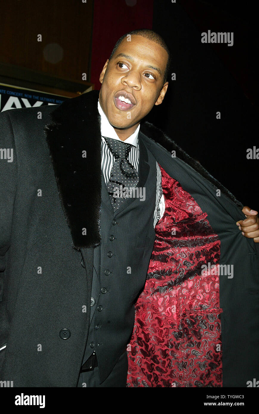 Jay-Z arrives for the November 4, 2004 New York Premiere of "Fade to ...