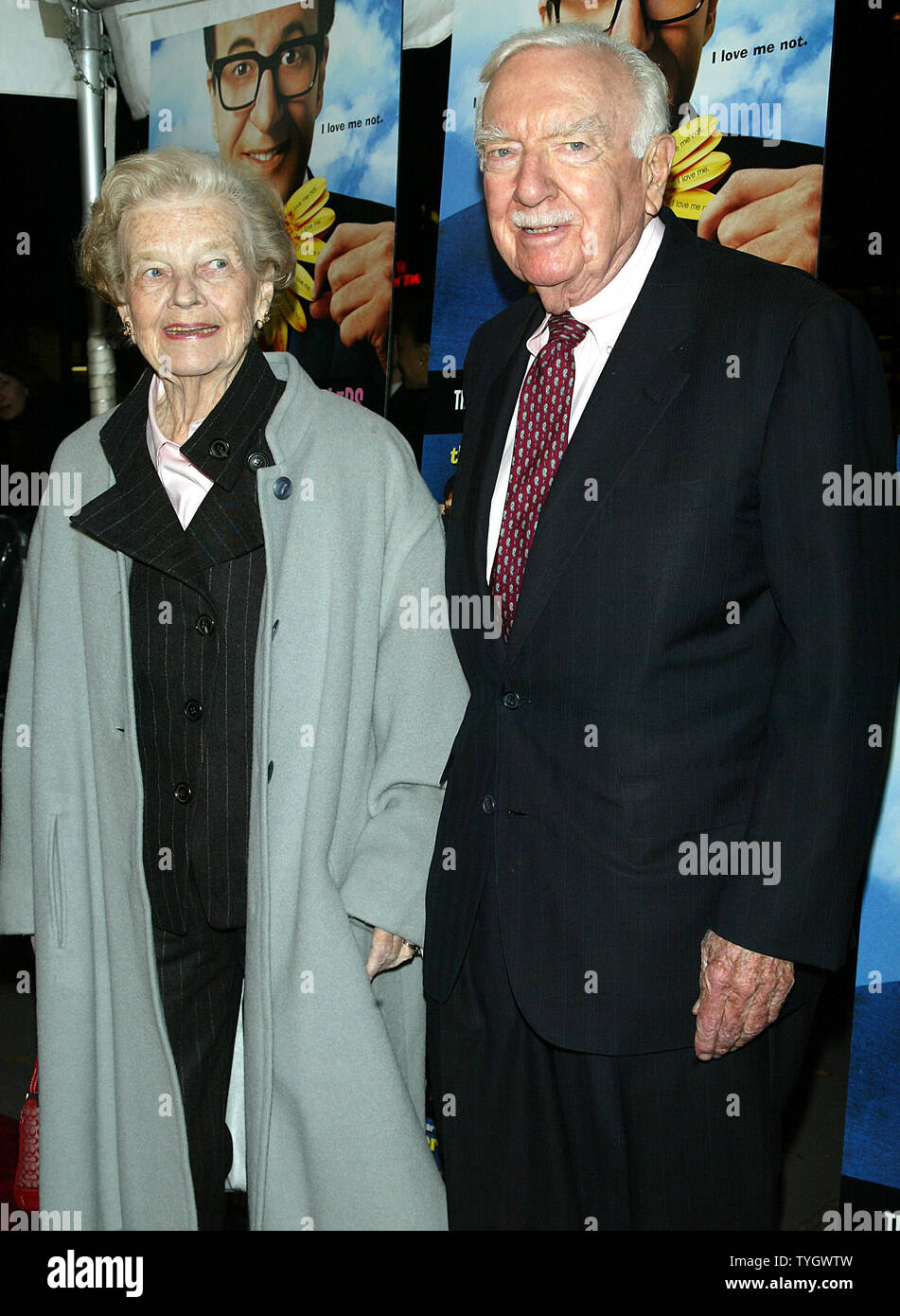Walter Cronkite and wife arrive for the November 19, 2004 New York ...