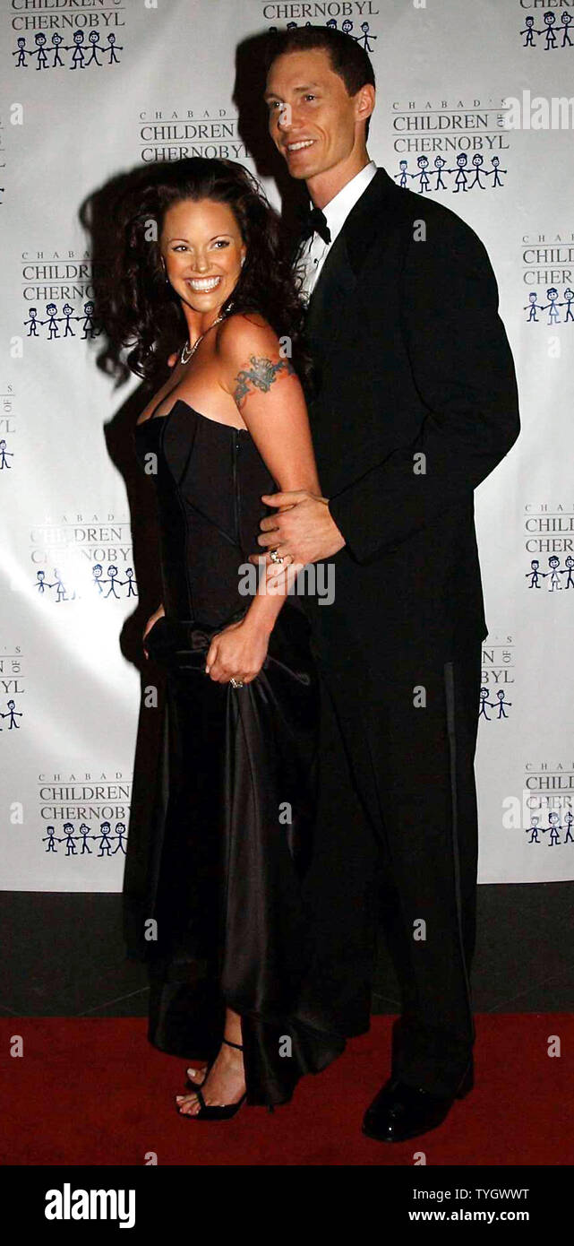 New York Mets pitcher Kris Benson and his wife Anna celebrate his Nov ...