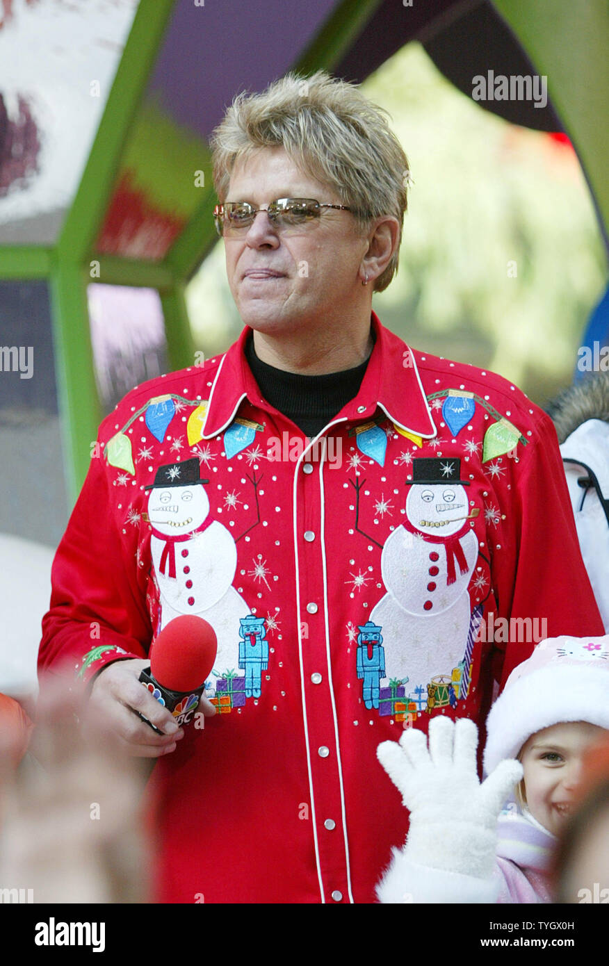 Peter Cetera performs in the Macy's 78th Thanksgiving Day parade in New ...