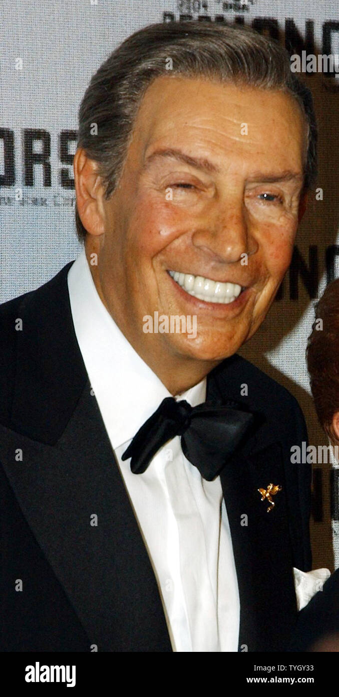 Law and order tv jerry orbach hi-res stock photography and images - Alamy