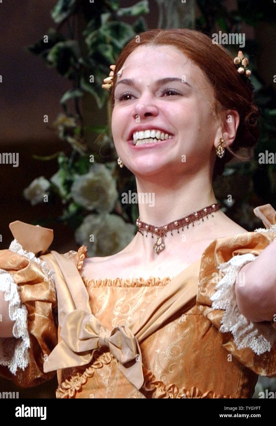 Actress sutton foster hi-res stock photography and images - Alamy