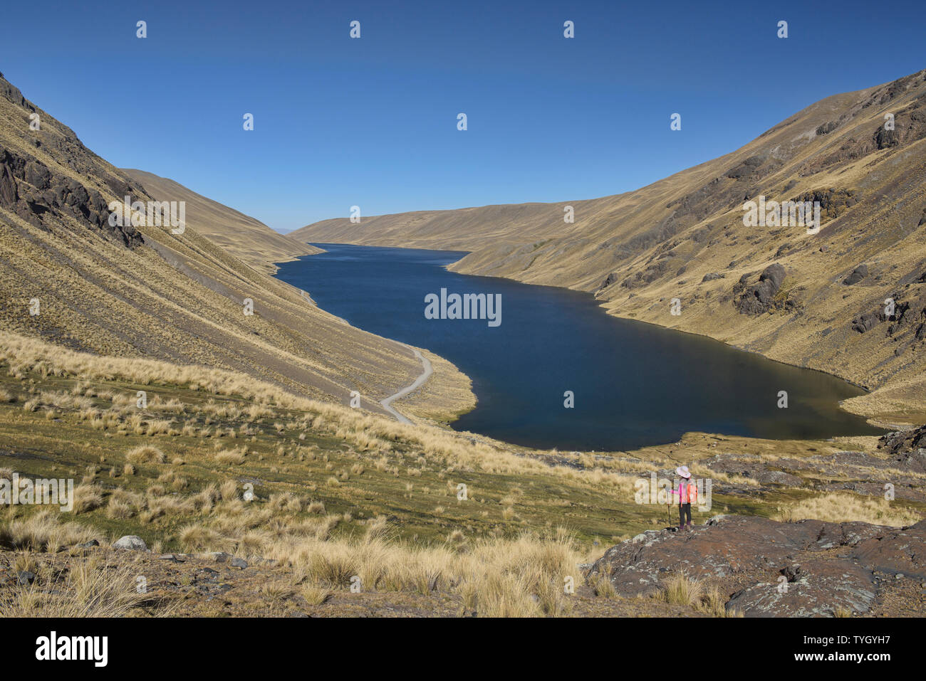 Trekking above Lake Khara Khota (Q'ara Quta) along the Cordillera Real ...