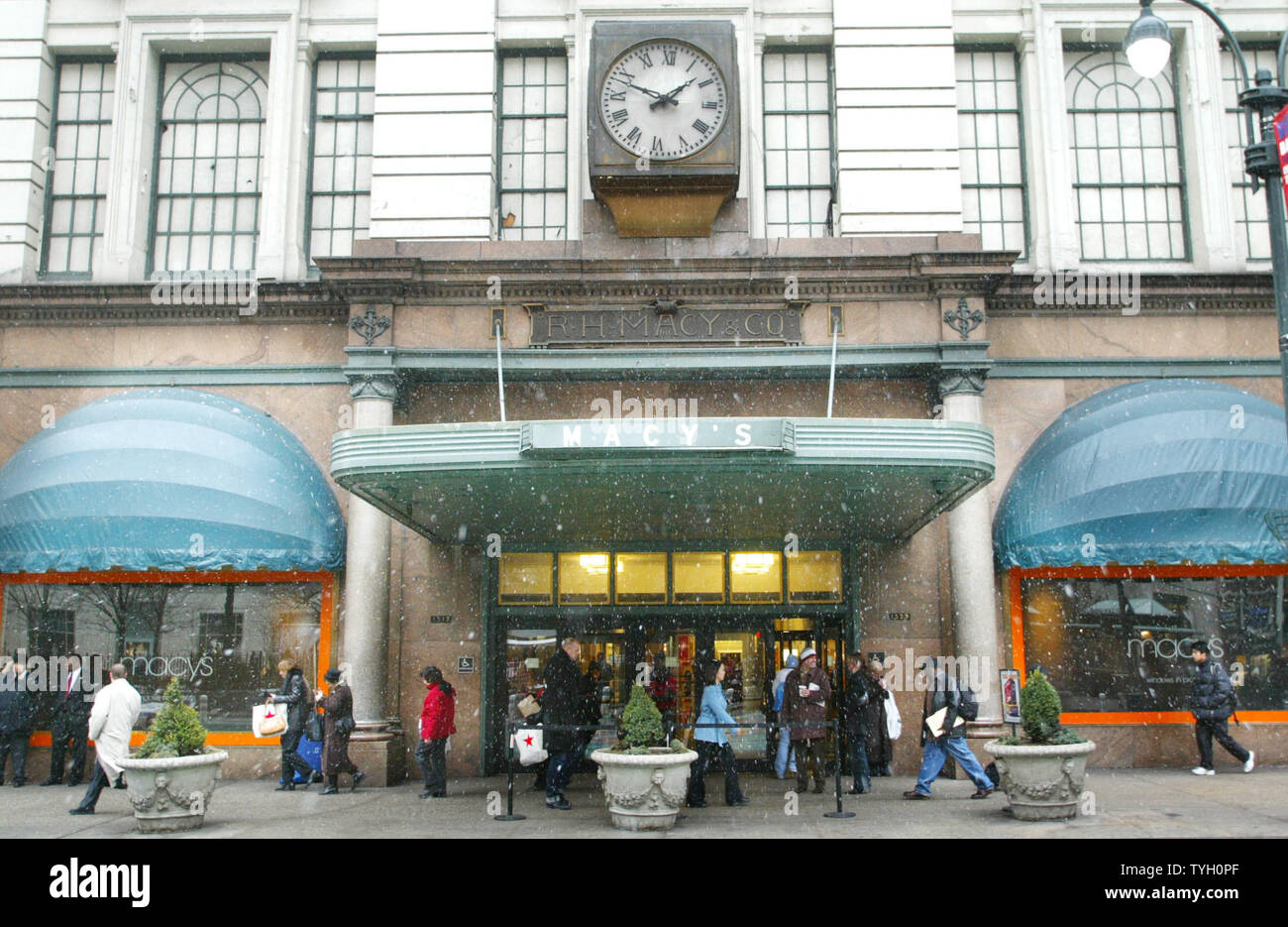 Mays department store hi-res stock photography and images - Alamy