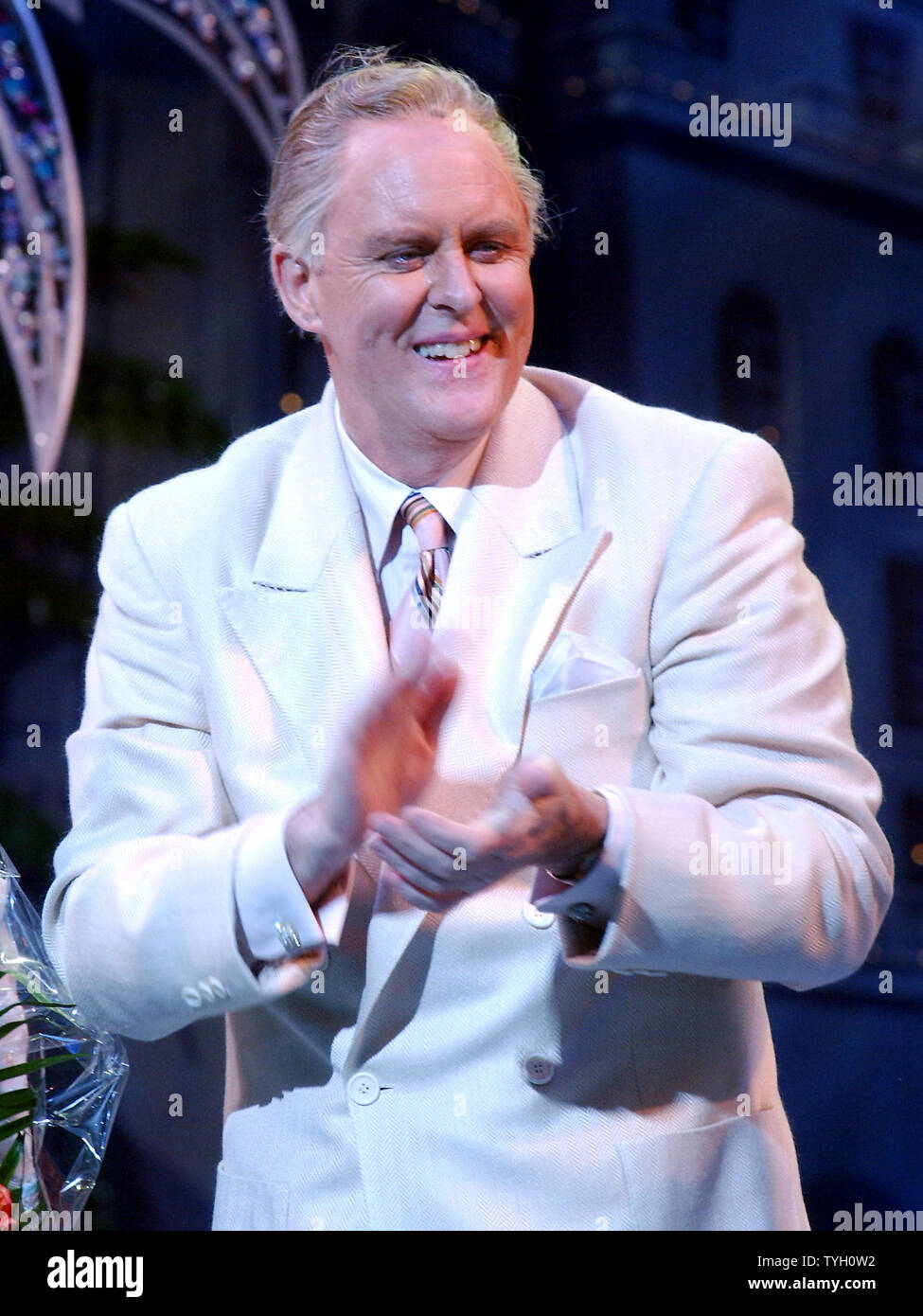 Actor John Lithgow takes his 3/3/05 opening night curtain call bow in ...