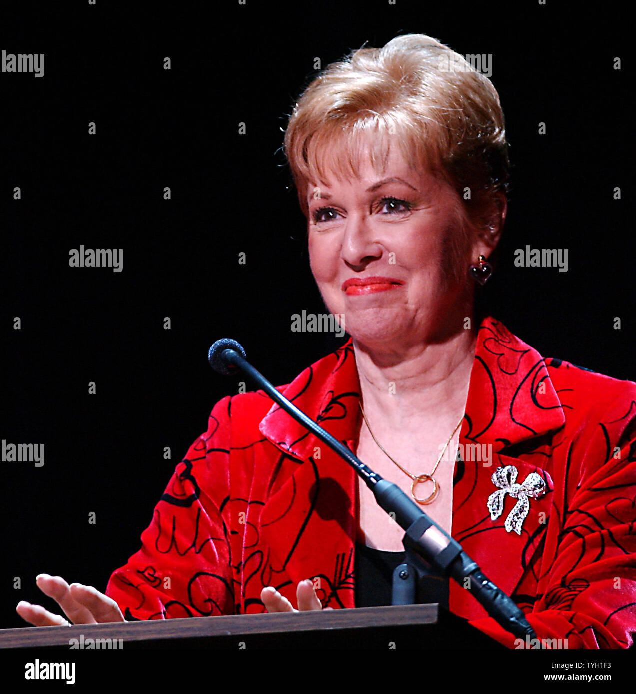 Elaine Orbach speaks at the March 24, 2005 memorial service in New York ...