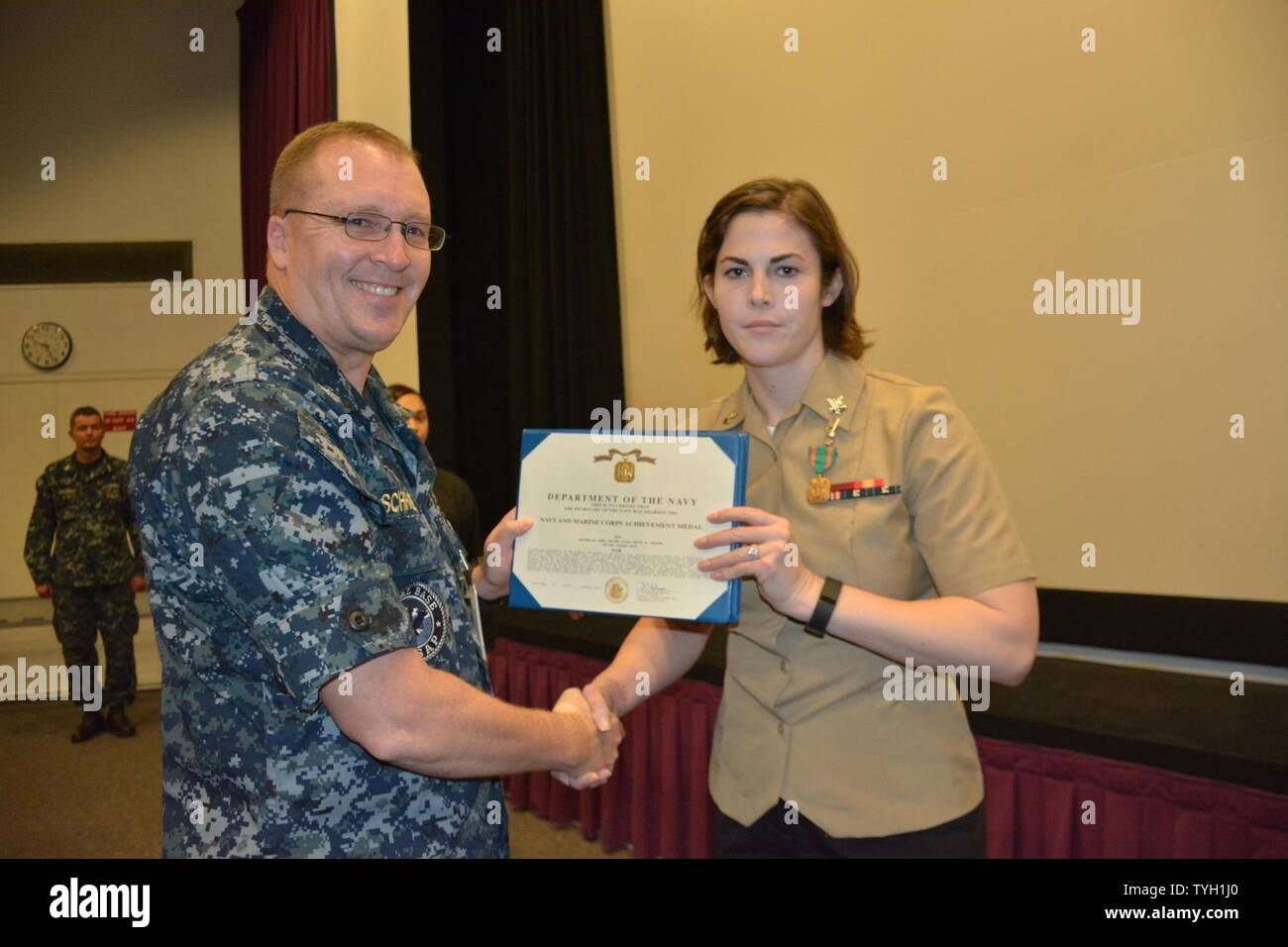BREMERTON, Wash. (Nov. 9, 2016) Capt. Alan Schrader (left), Naval Base ...