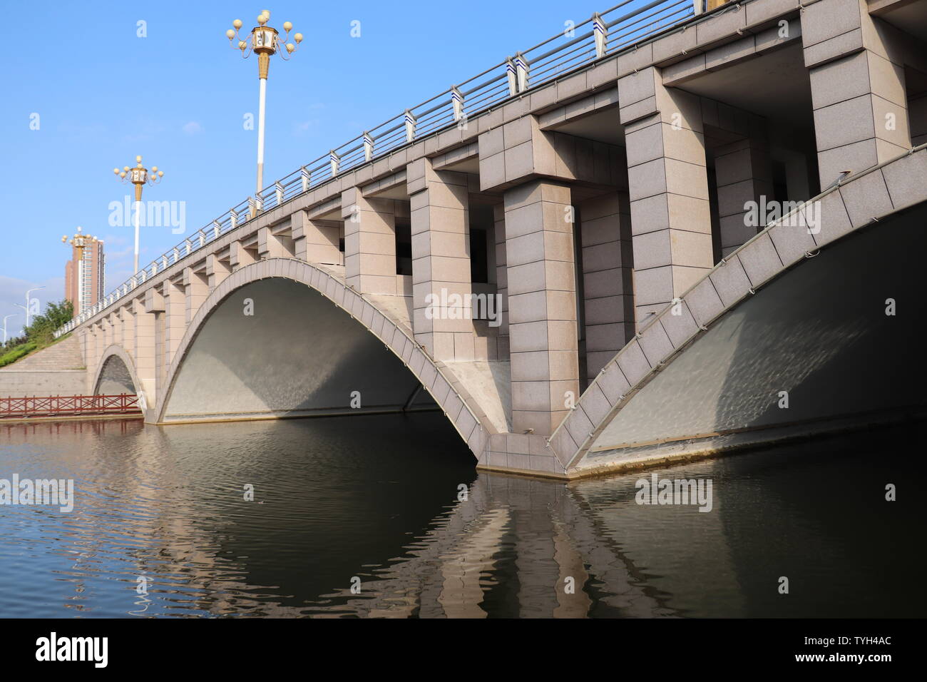 Bridges and structures of the city hi-res stock photography and images ...