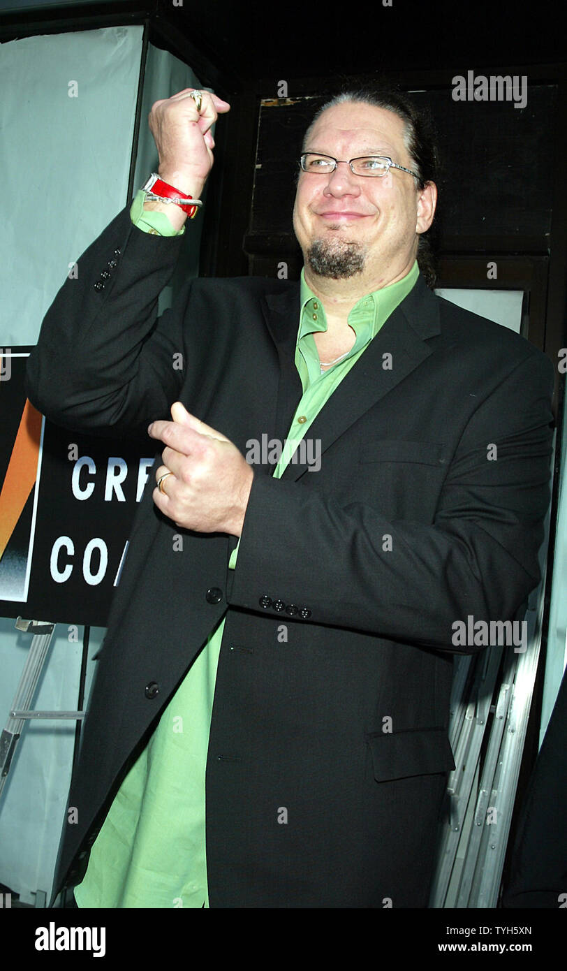 Penn Jillette arrives for the premiere of "The Aristocrats" at the ...