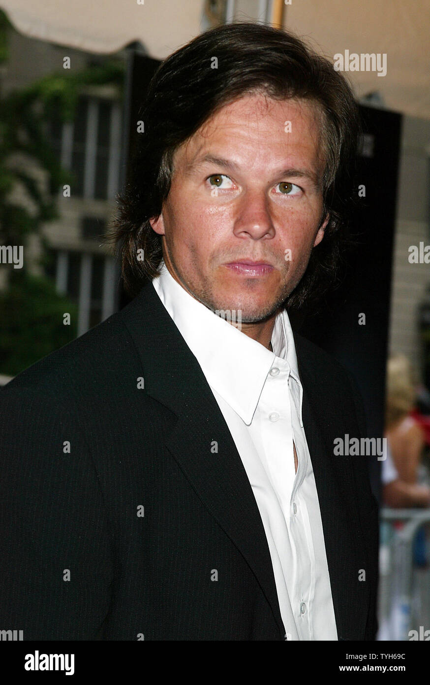 Mark Wahlberg arrives for the premiere of his new movie "Four Brothers ...