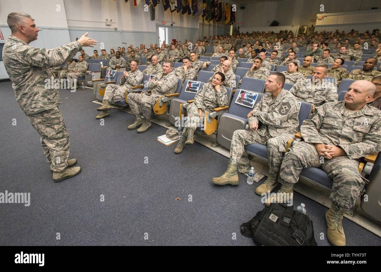 Lt col george r sanderlin hi-res stock photography and images - Alamy
