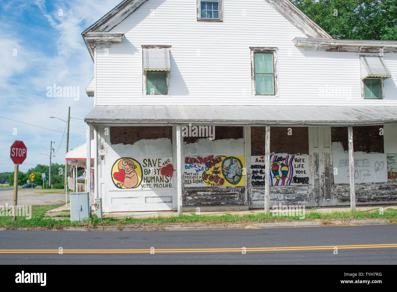 Trump sign rural hi-res stock photography and images - Alamy