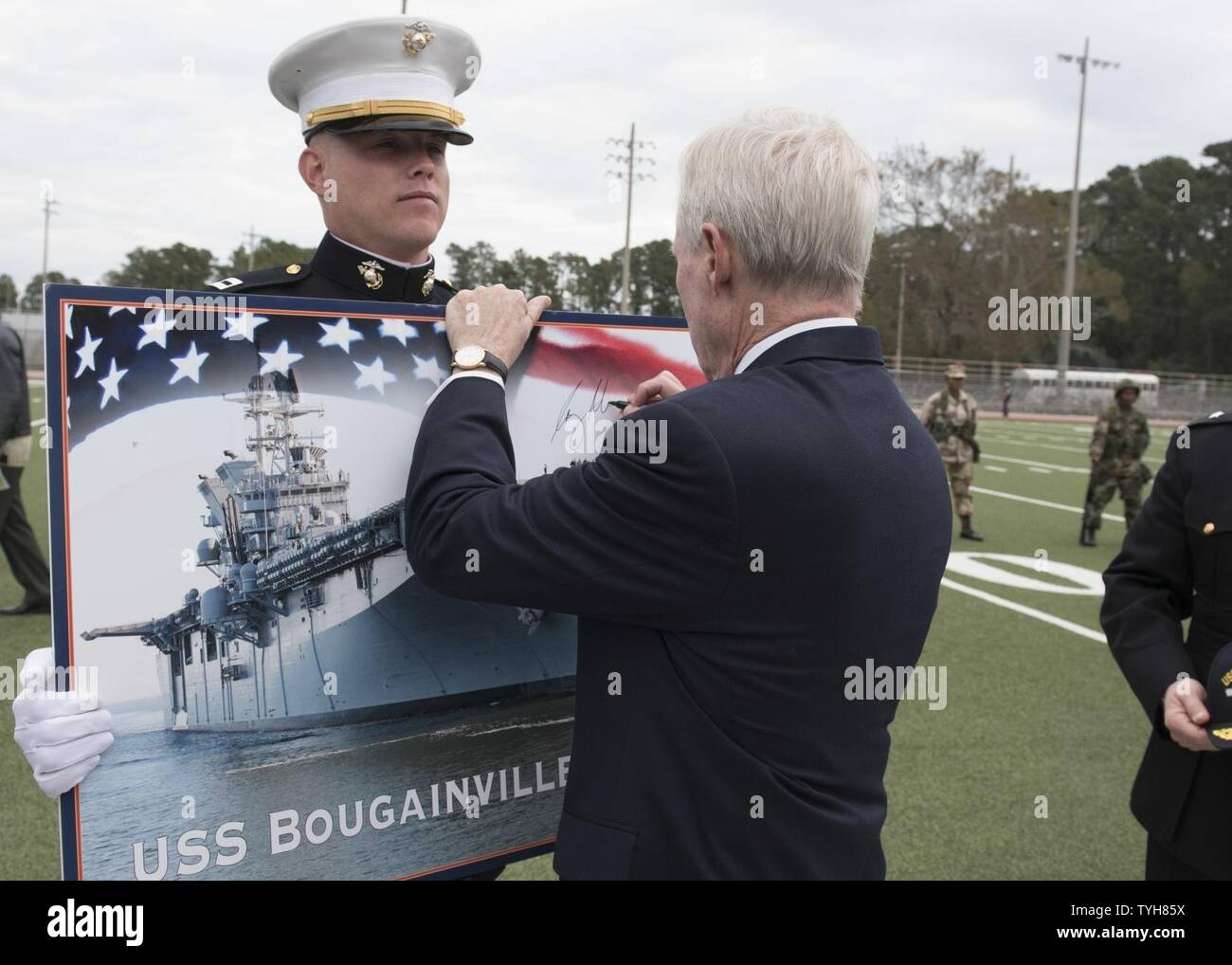 LEJEUNE, N.C. (Nov. 9, 2016) Secretary of the Navy (SECNAV) Ray Mabus ...