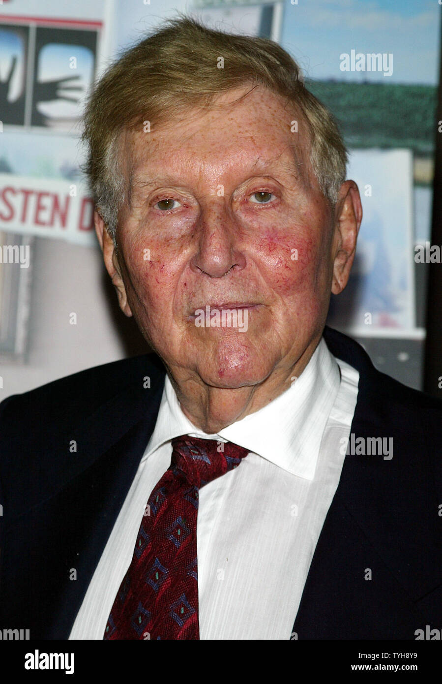 Sumner Redstone arrives for the premiere of "Elizabethtown" at the ...