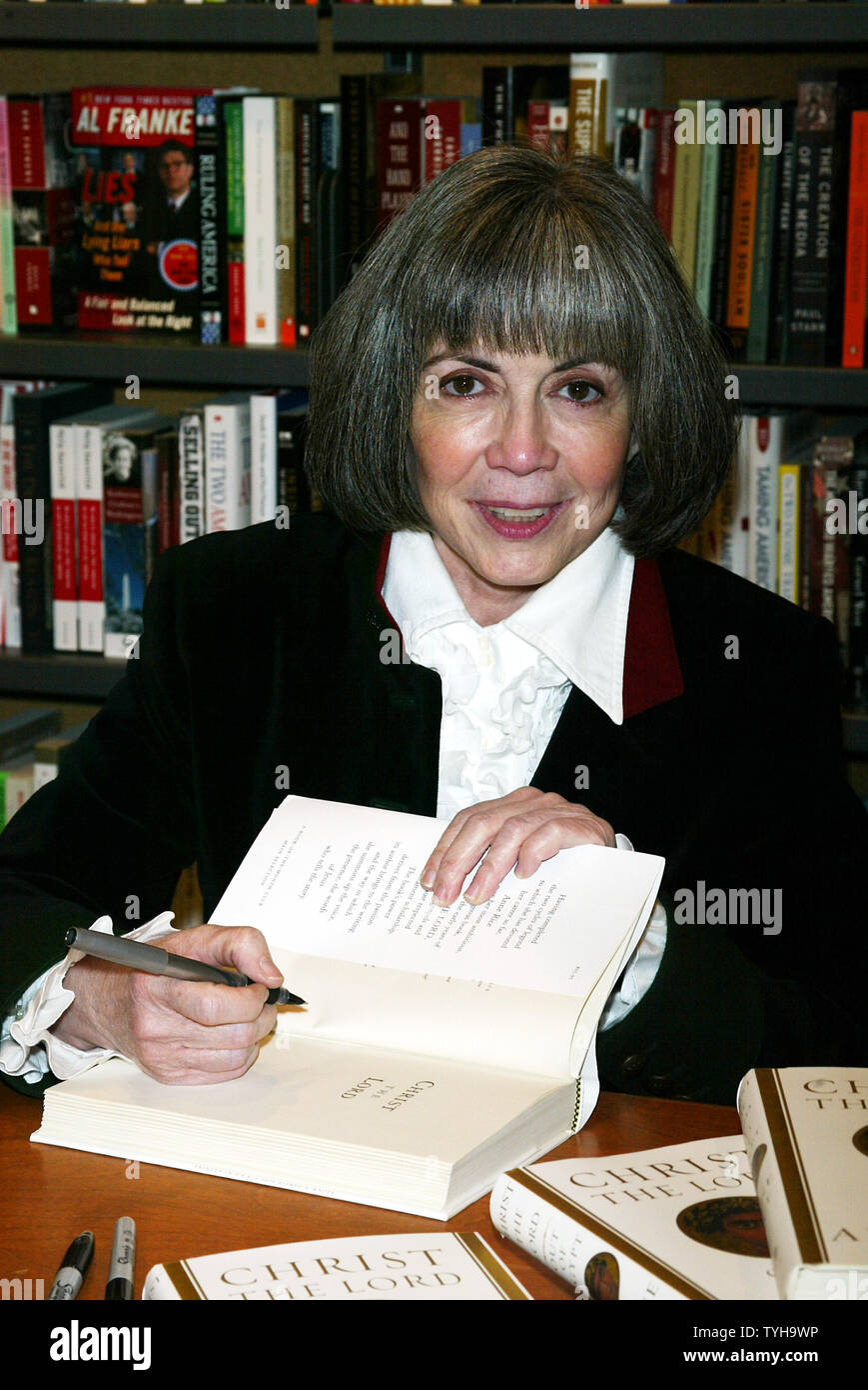 Anne Rice signs copies of her new book "Christ the Lord" at Posman's ...