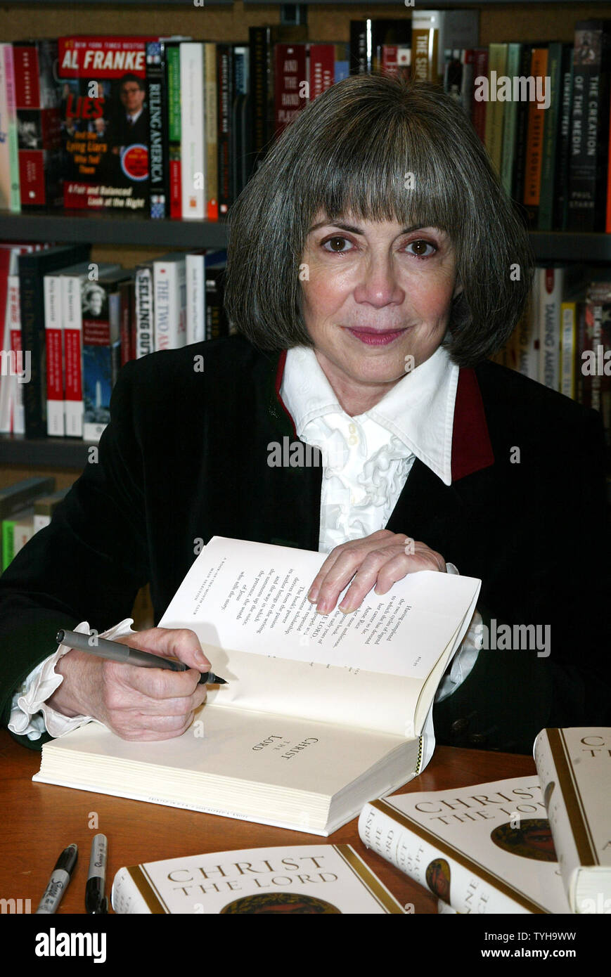Anne Rice signs copies of her new book "Christ the Lord" at Posman's ...