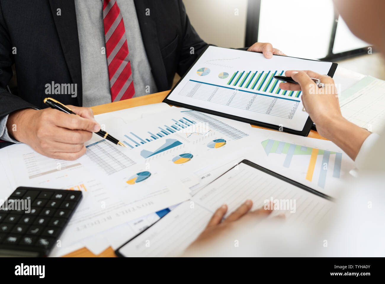 Explaining graph charts hi-res stock photography and images - Alamy