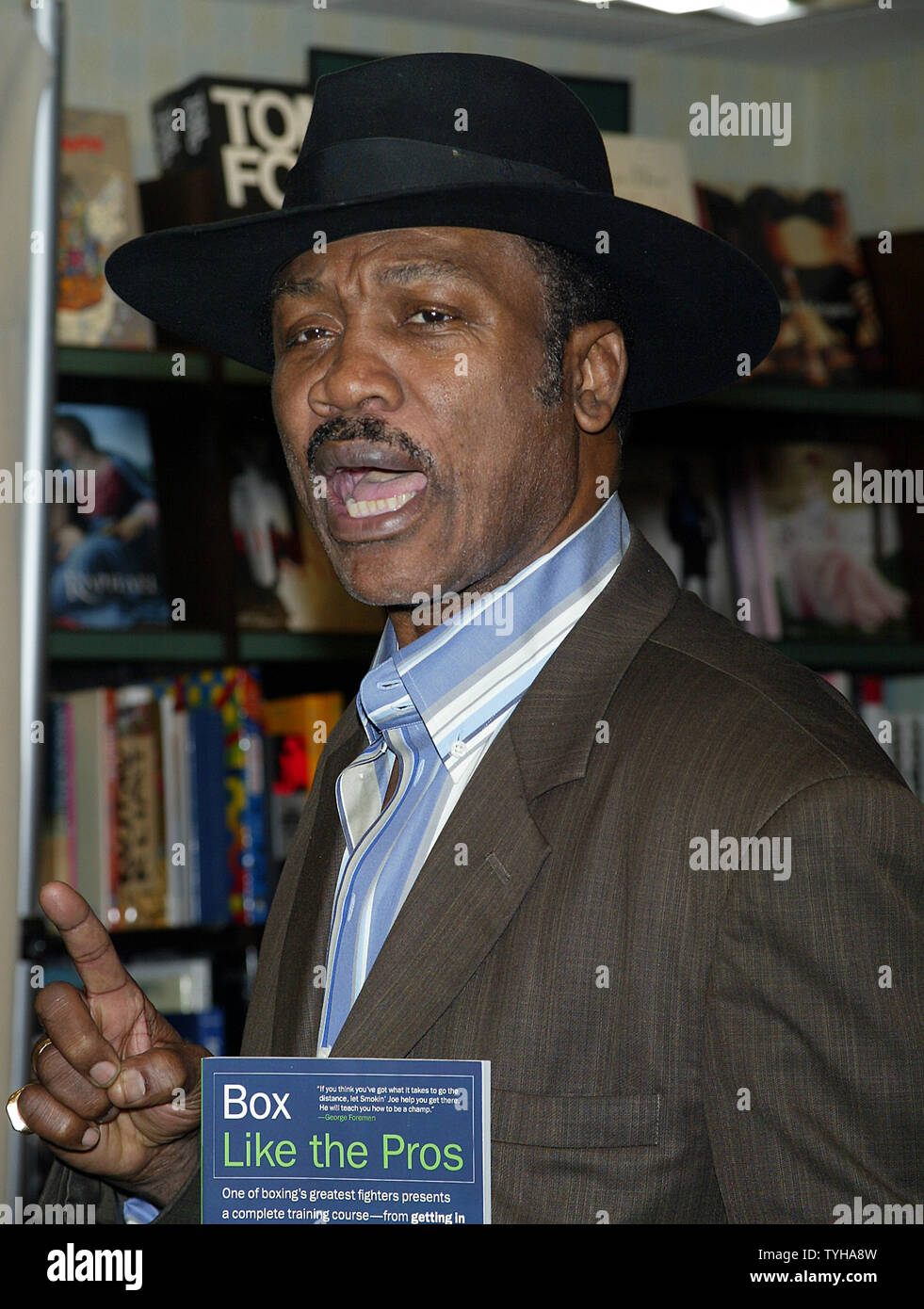Joe Frazier signs copies of his new book "Box Like The Pros" at Barnes ...