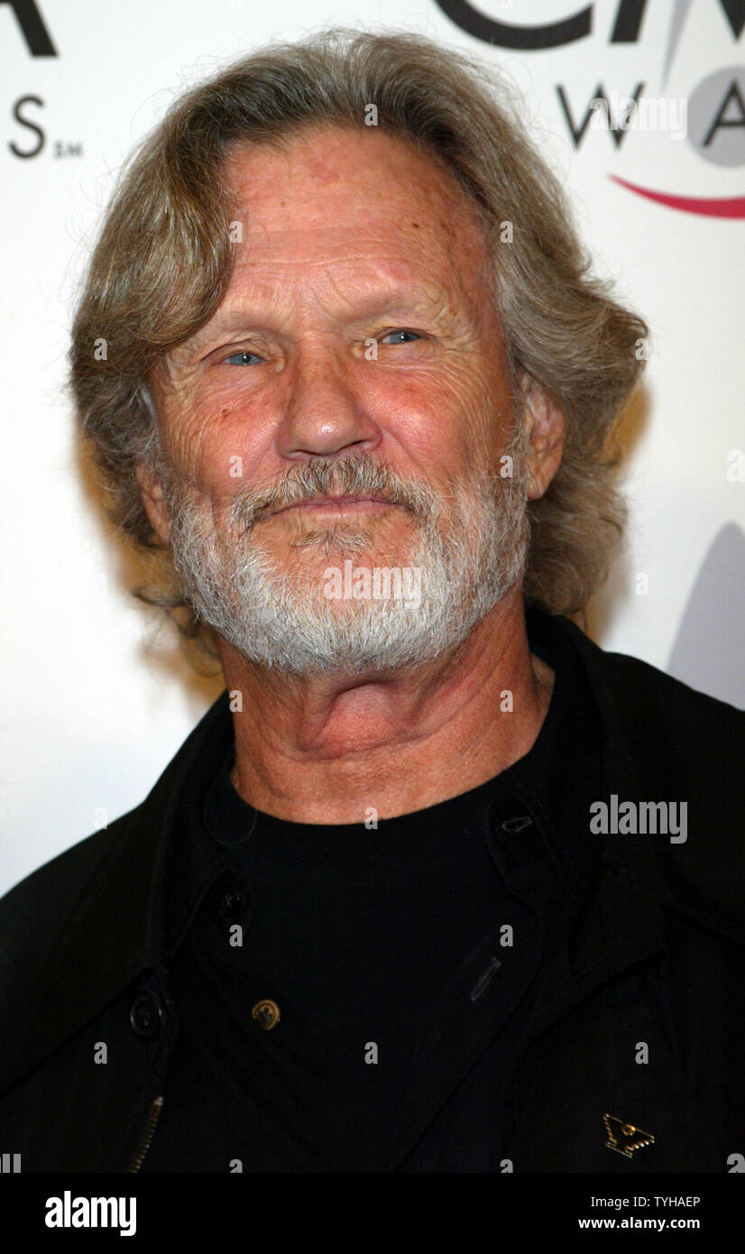 Kris Kristofferson arrives for the 39th Annual CMA Awards at Madison ...