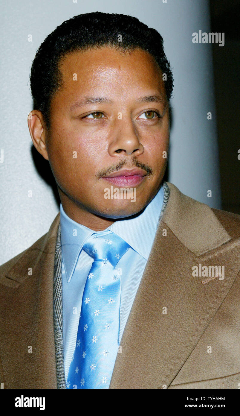 Actor Terrence Howard arrives for the film premier of "Syriana" on ...