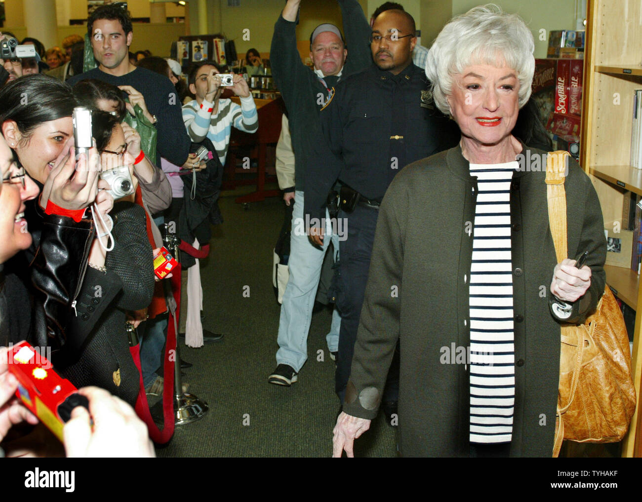 Bea arthur hi-res stock photography and images - Alamy