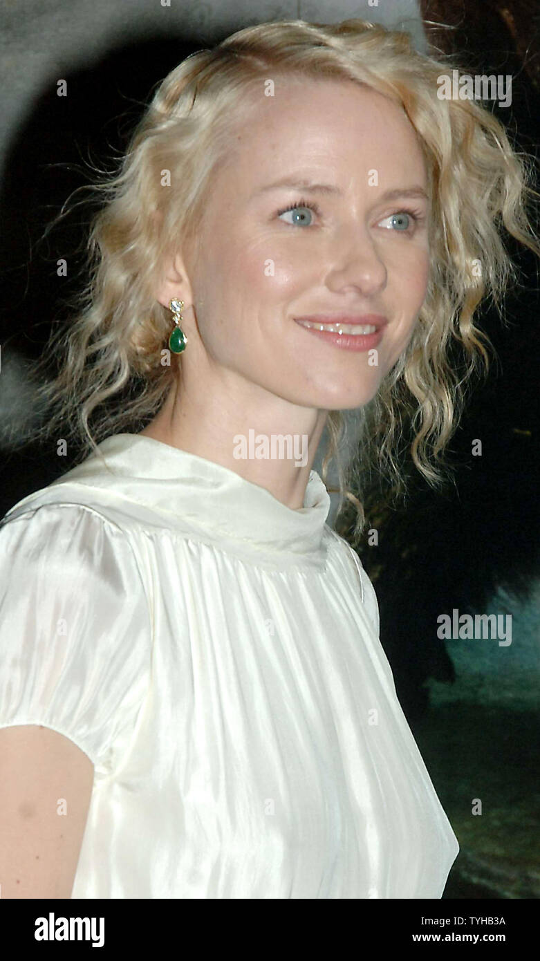 Actress Naomi Watts poses at the December 5, 2005 world premiere in New ...
