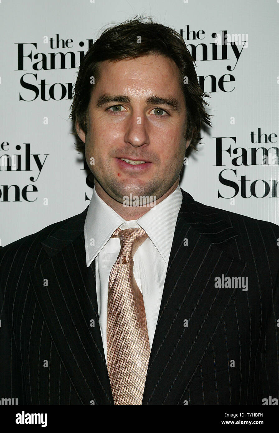 Luke Wilson arrives for the premiere of his new movie "The Family Stone ...