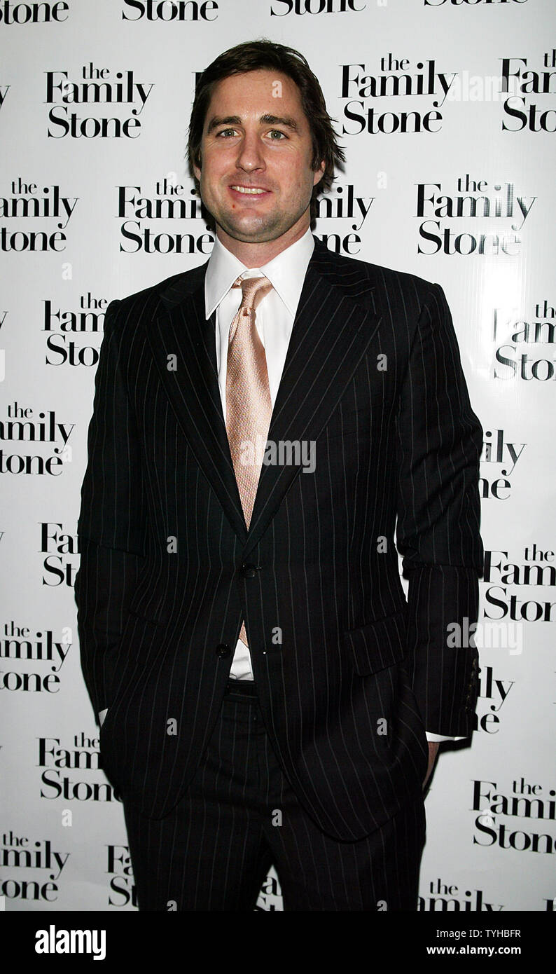 Luke Wilson arrives for the premiere of his new movie "The Family Stone ...
