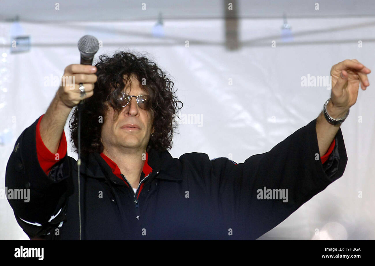 Howard stern show 2005 hi-res stock photography and images - Alamy