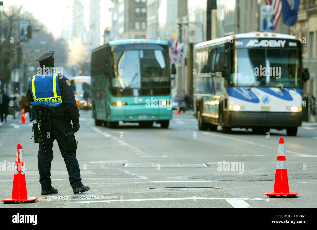 Commuter buses hi-res stock photography and images - Alamy