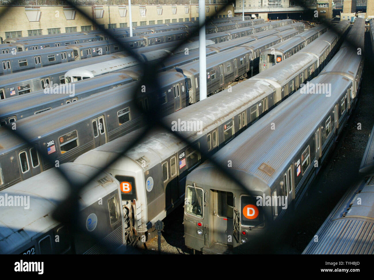 Trains sit hi-res stock photography and images - Alamy